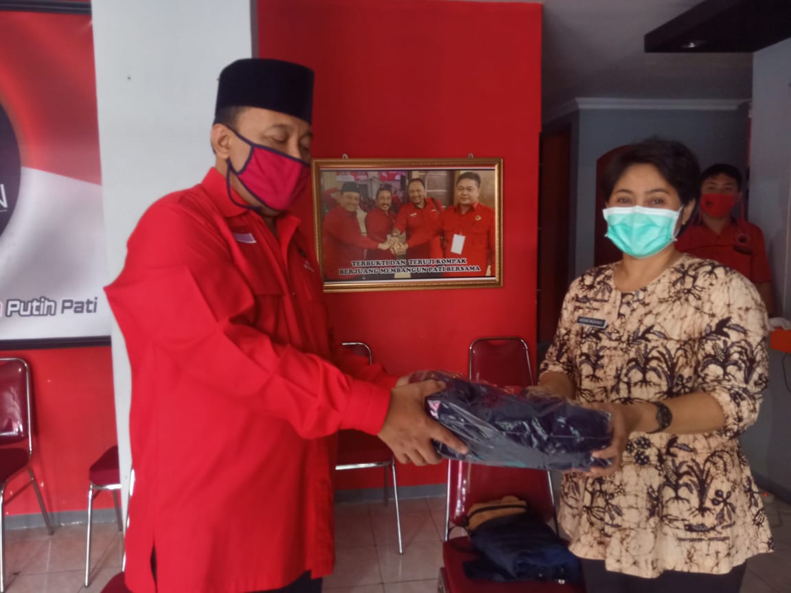 Menyambut Bulan Bung Karno, Alwin Basri Bagikan 2.000 Paket Sembako ...