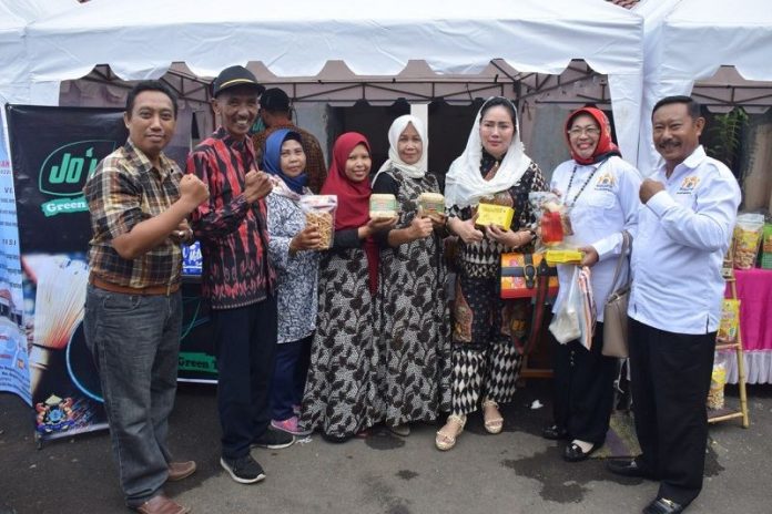 Ketua DPC PDI Perjuangan Brebes Hadiri Peringatan Hari Koperasi Ke-73 ... Ketua DPC PDI Perjuangan Brebes Hadiri Peringatan Hari Koperasi Ke-73 ...