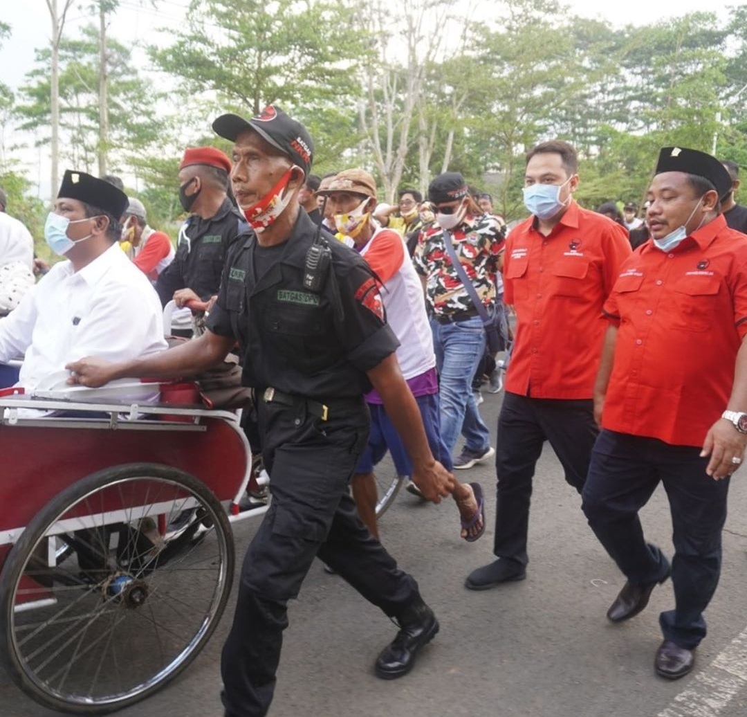 Ahmad Ridwan Dampingi Cakada Daftar ke KPU | DERAP JUANG